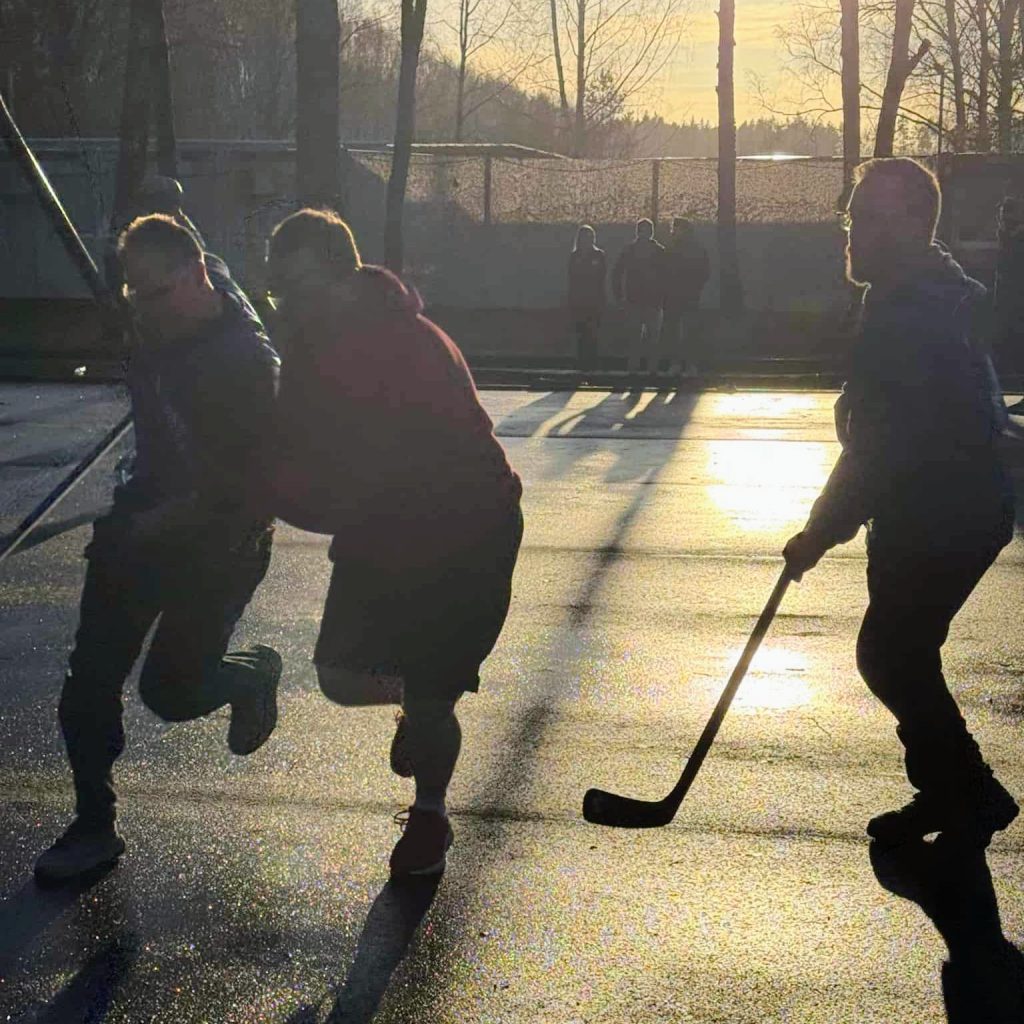 Multinational Brigade Latvia (MNB-L) Recce Sqn – Ball Hockey – Dragoons ...